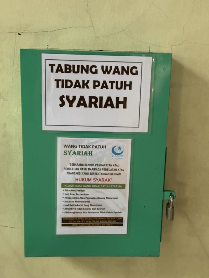 Duit 'haram' boleh derma di masjid ini, siap ada tabung khas tak patuh ...