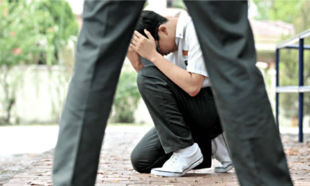 Lain macam kes buli di sekolah ini, tergamak paksa makan najis, pembuli ...