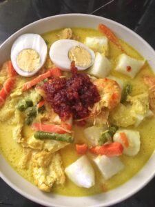 Confirm hirup sampai licin! Resipi lontong basah kuah ‘padu’ dan rasa ...